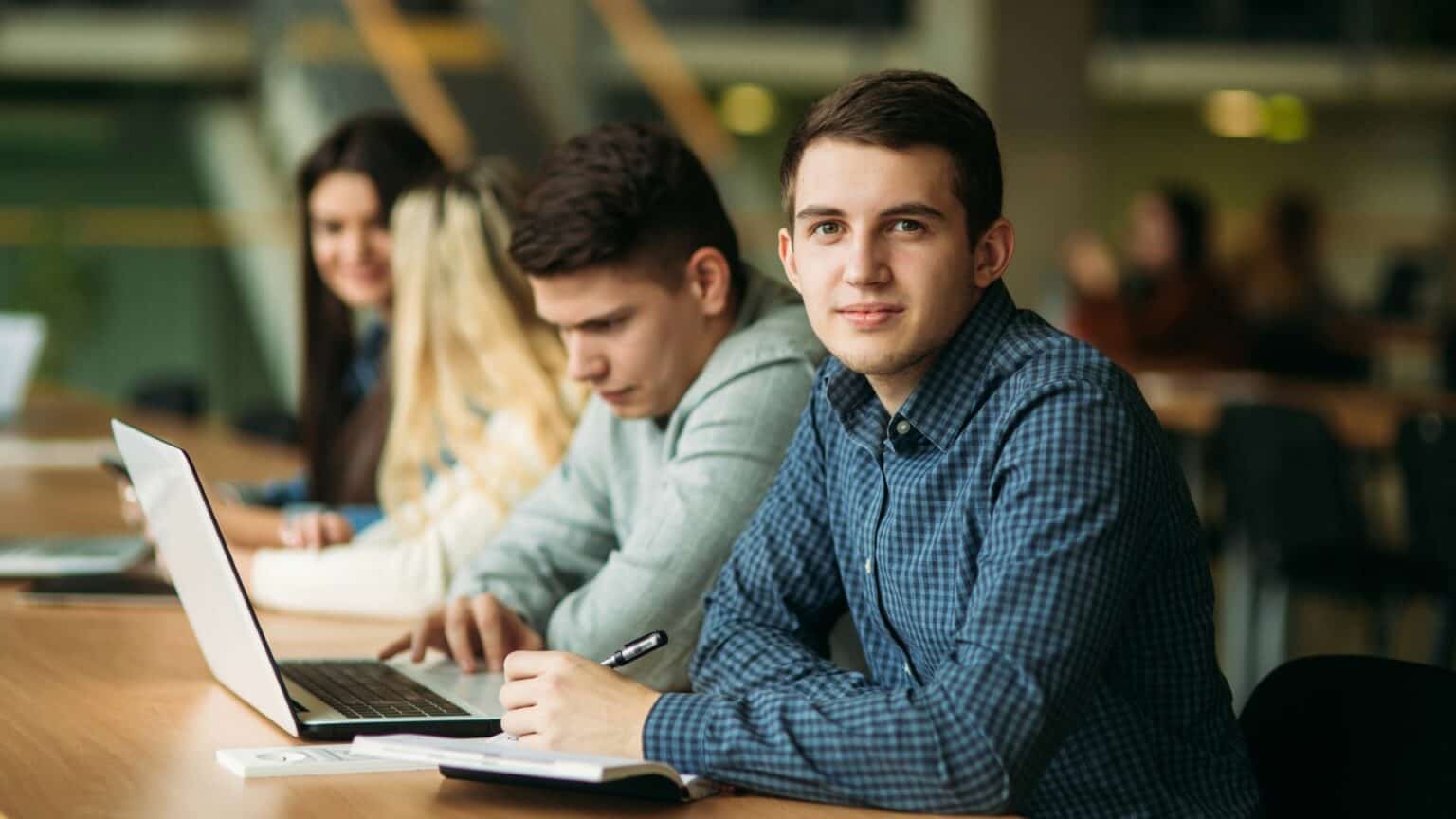 Level 4-5 Foundation Degree in Business Management Course